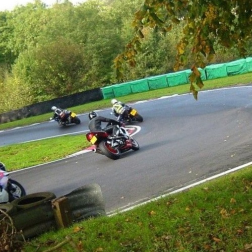 ¿Hasta dónde se inclina tu moto? Conoce sus límites y seguridad. - Kmoto