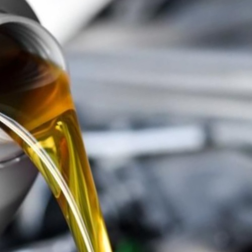 ¿Por qué huele a aceite quemado en tu motocicleta? Descubre la solución ...