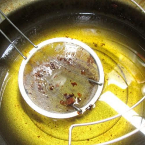 ¿Por qué huele a aceite quemado en tu motocicleta? Descubre la solución ...